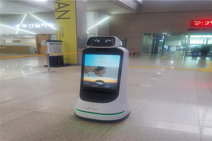 Busan City, LG Chloe guide robot, I will help host the 2030 Busan World ...